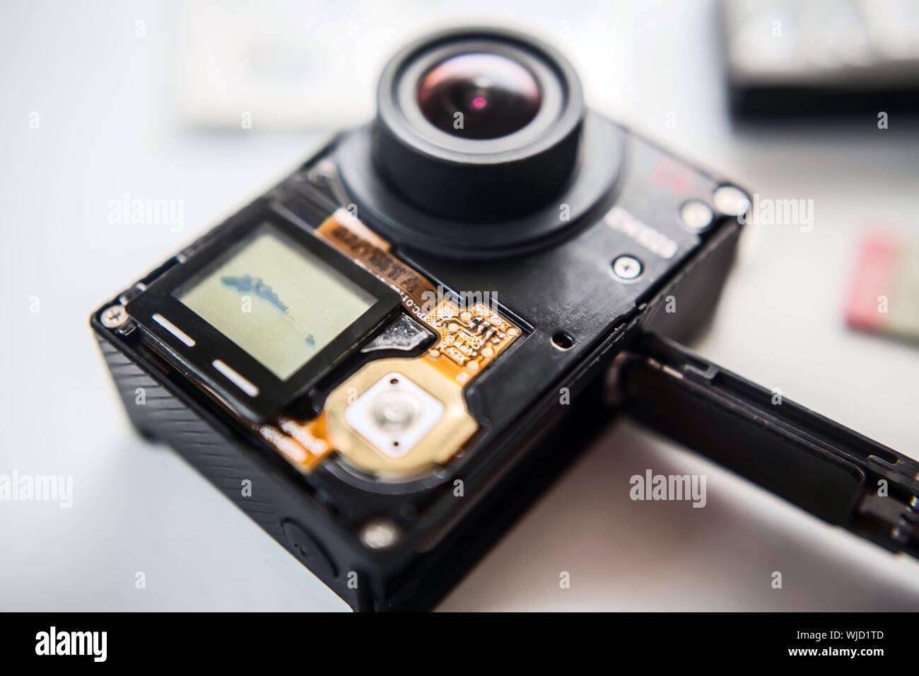Broken camera hi-res stock photography and images - Alamy