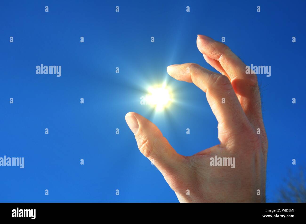 hand finger sky and sun showing freedom concept Stock Photo - Alamy