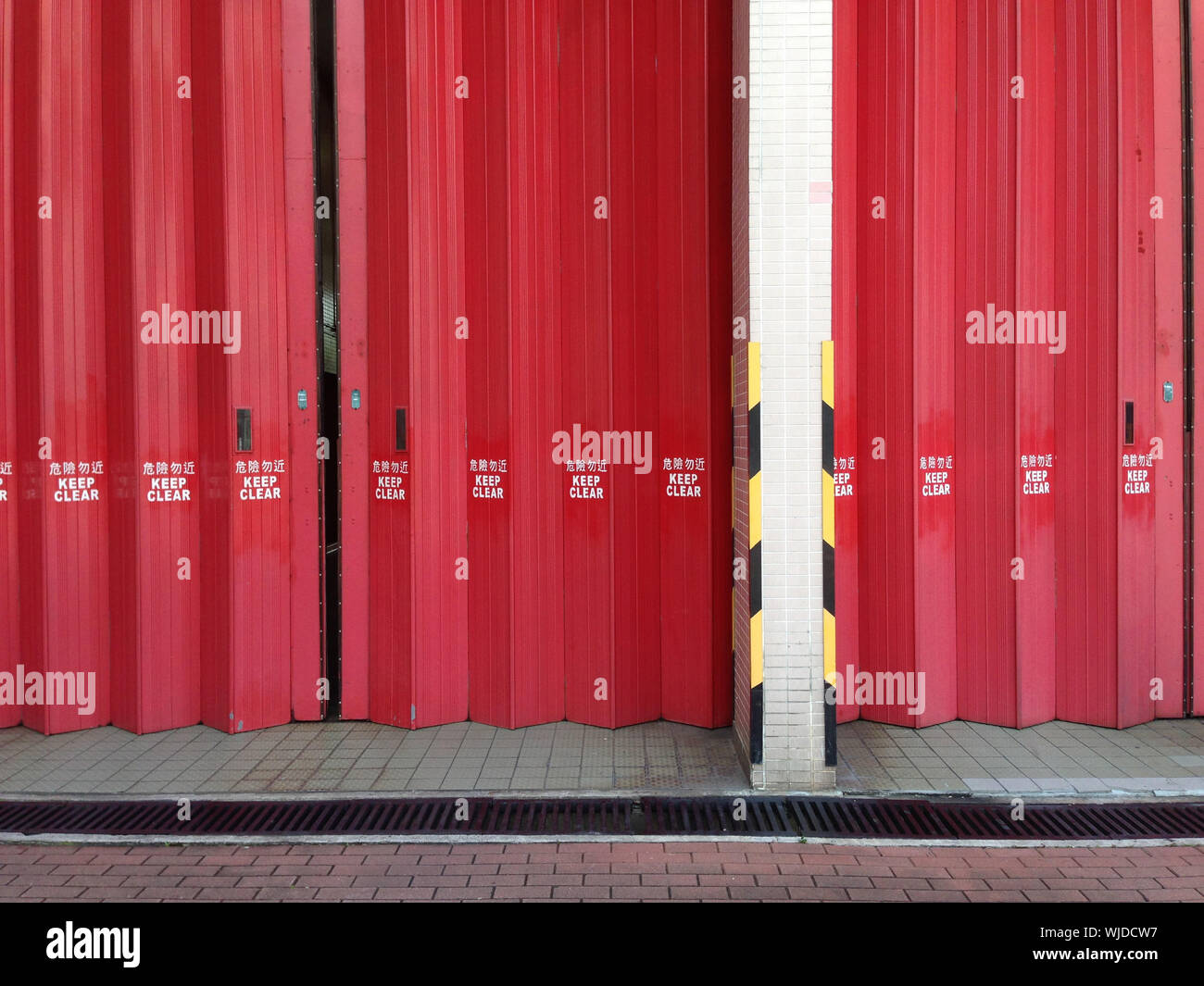 Big red door hi-res stock photography and images - Alamy