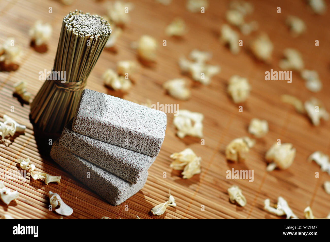 Pretty spa display on a bamboo mat Stock Photo - Alamy