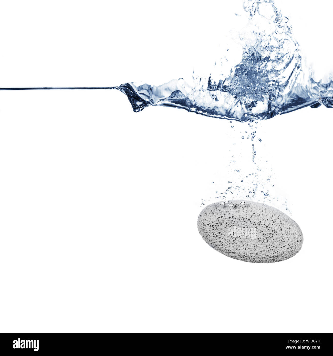 Stone sink underwater hi-res stock photography and images - Alamy