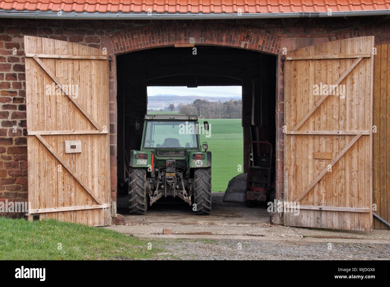 Open Barn Doors Stock Photos & Open Barn Doors Stock Images - Alamy