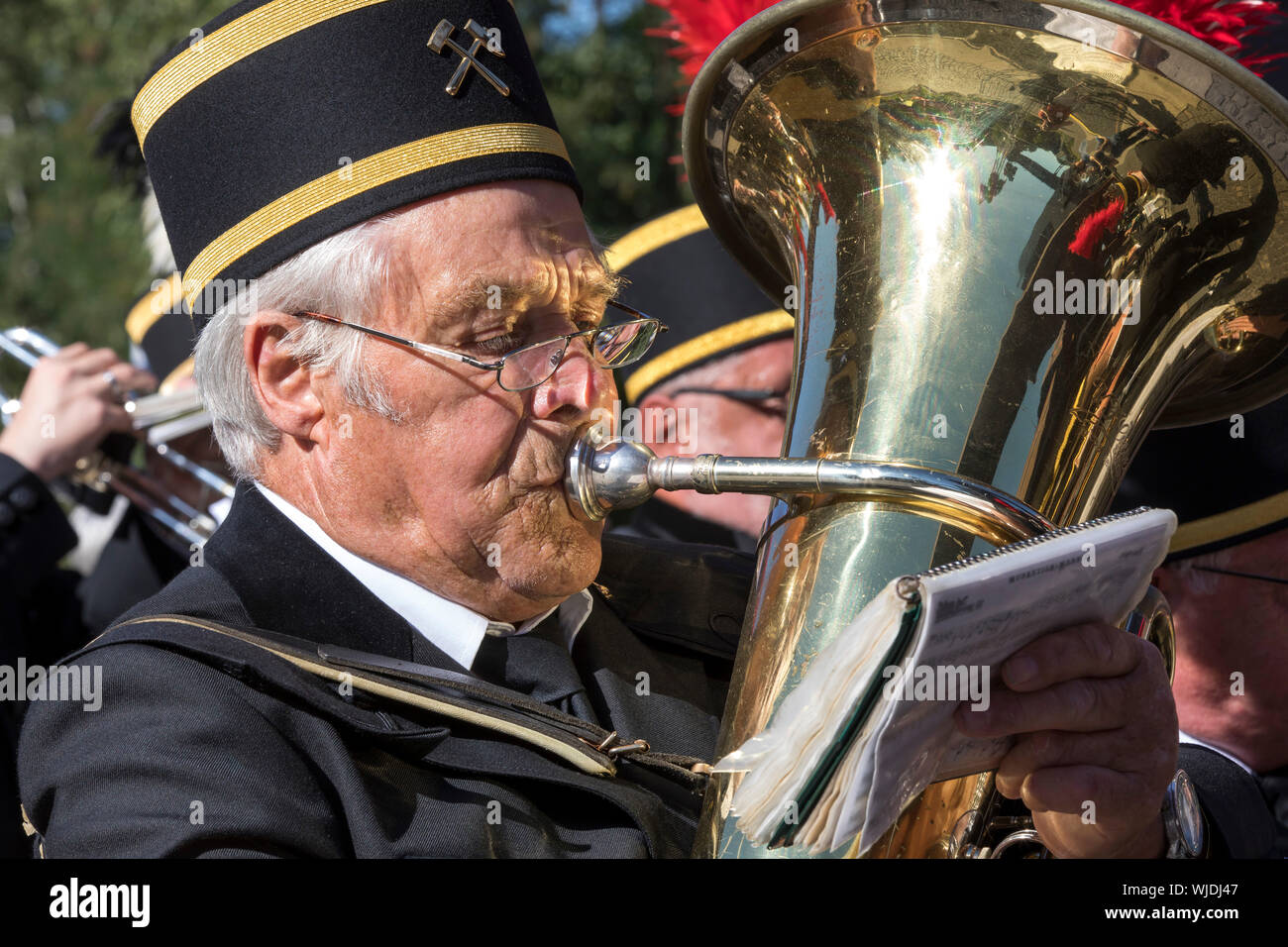 German traditional music hi-res stock photography and images - Alamy