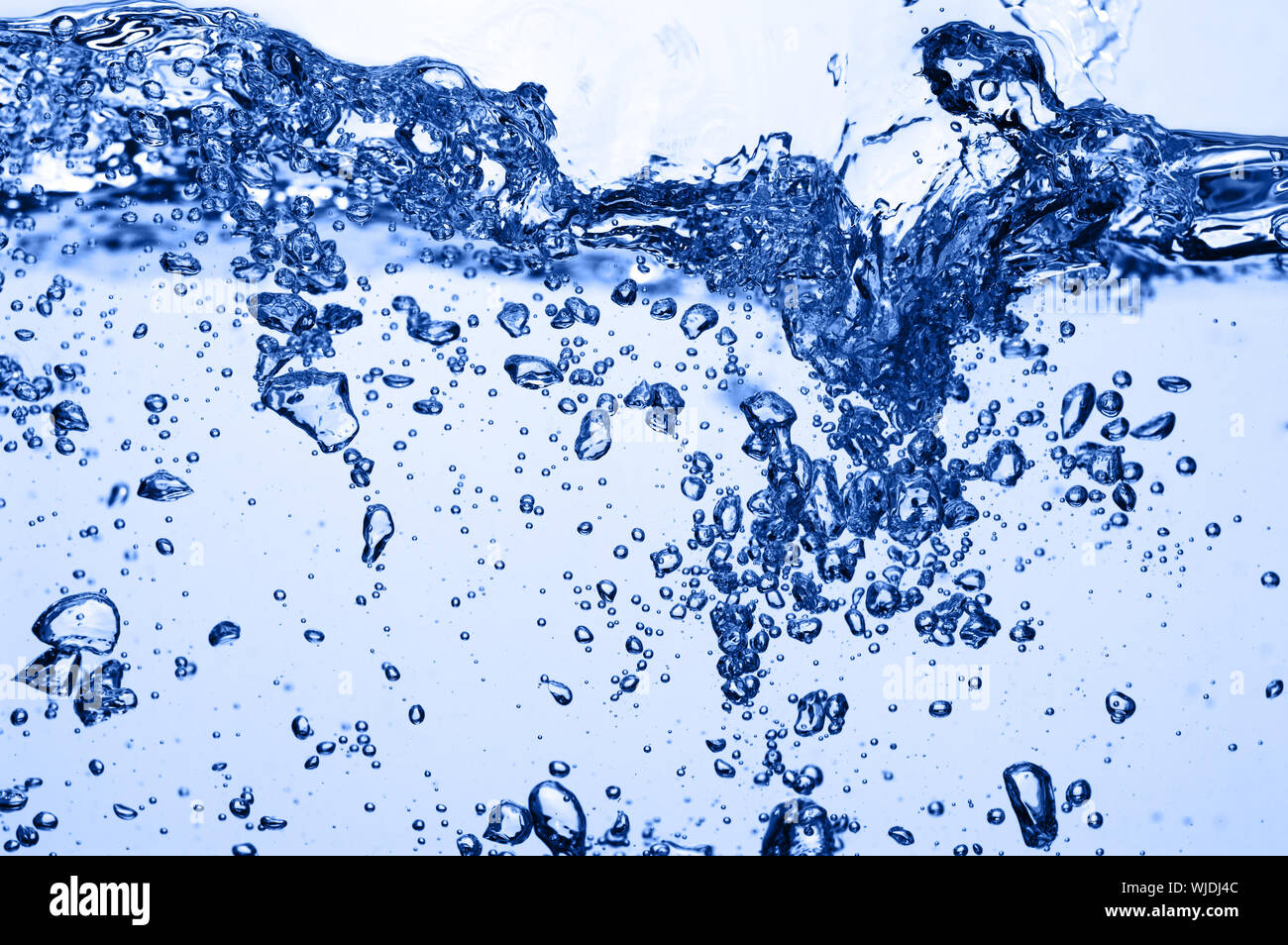 Crisp clear water photographed high speed Stock Photo - Alamy