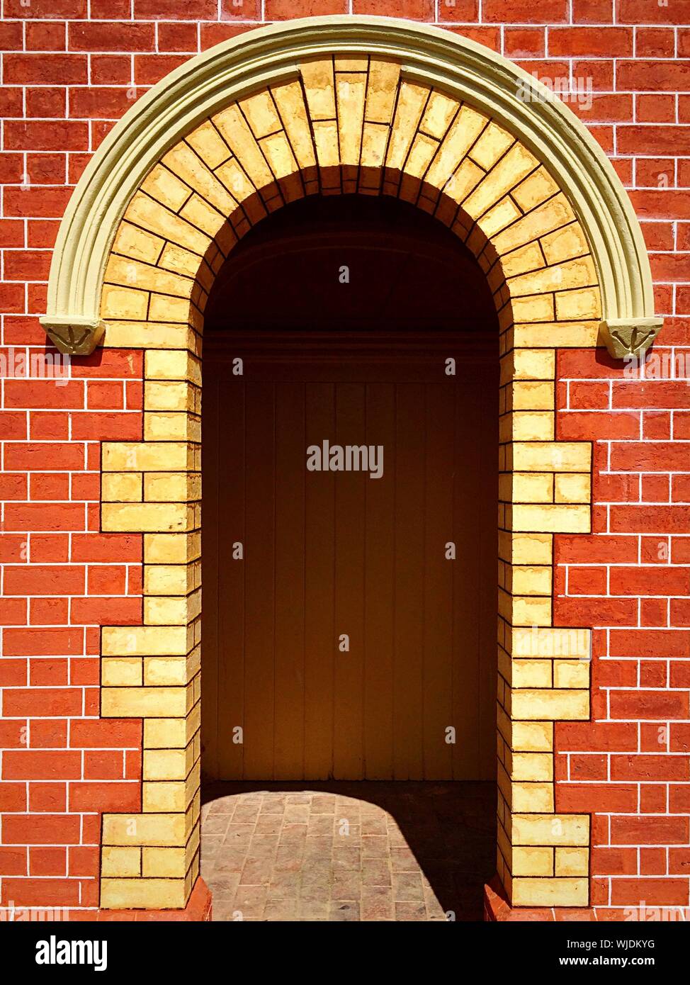Doorways and outdoors hi-res stock photography and images - Alamy