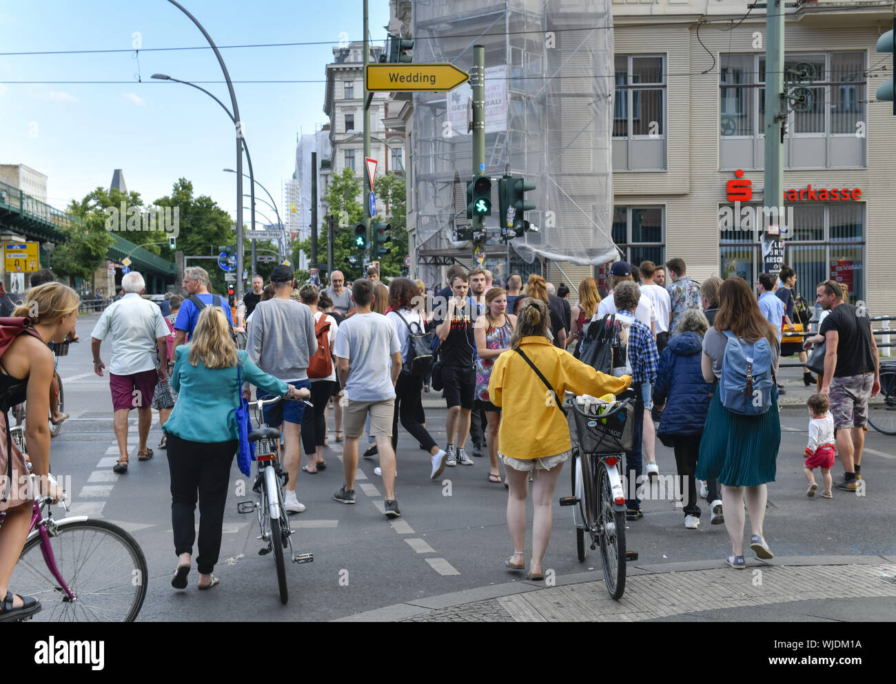 Everyday life, everyday scene, Berlin, Germany, pedestrian, pedestrian ...