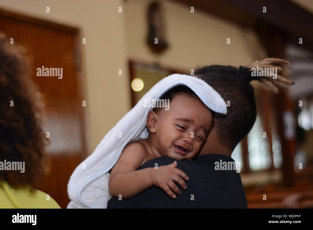 Man crying home hi-res stock photography and images - Alamy