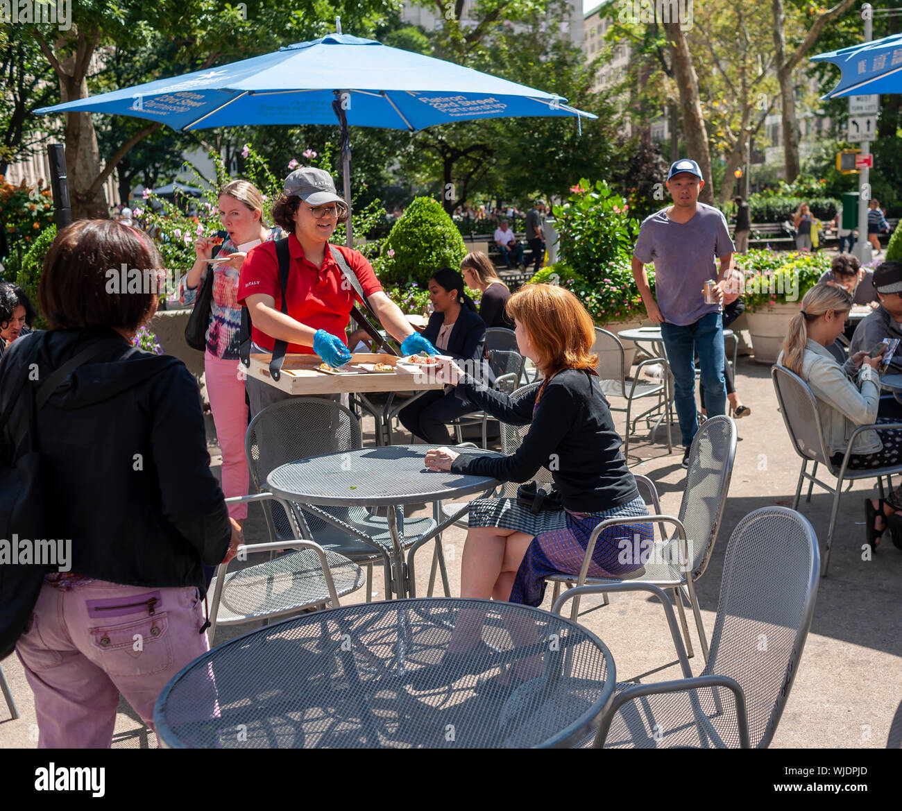 Pizza lovers enjoy samples of Pizza al Padellino at new Eataly kiosk in ...