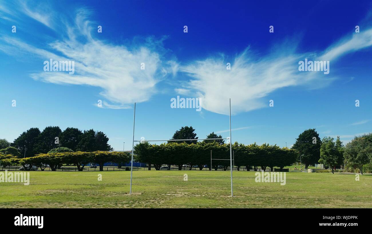 Rugby field hi-res stock photography and images - Alamy