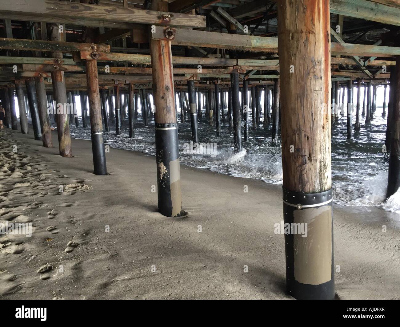 Under the posts hi-res stock photography and images - Alamy
