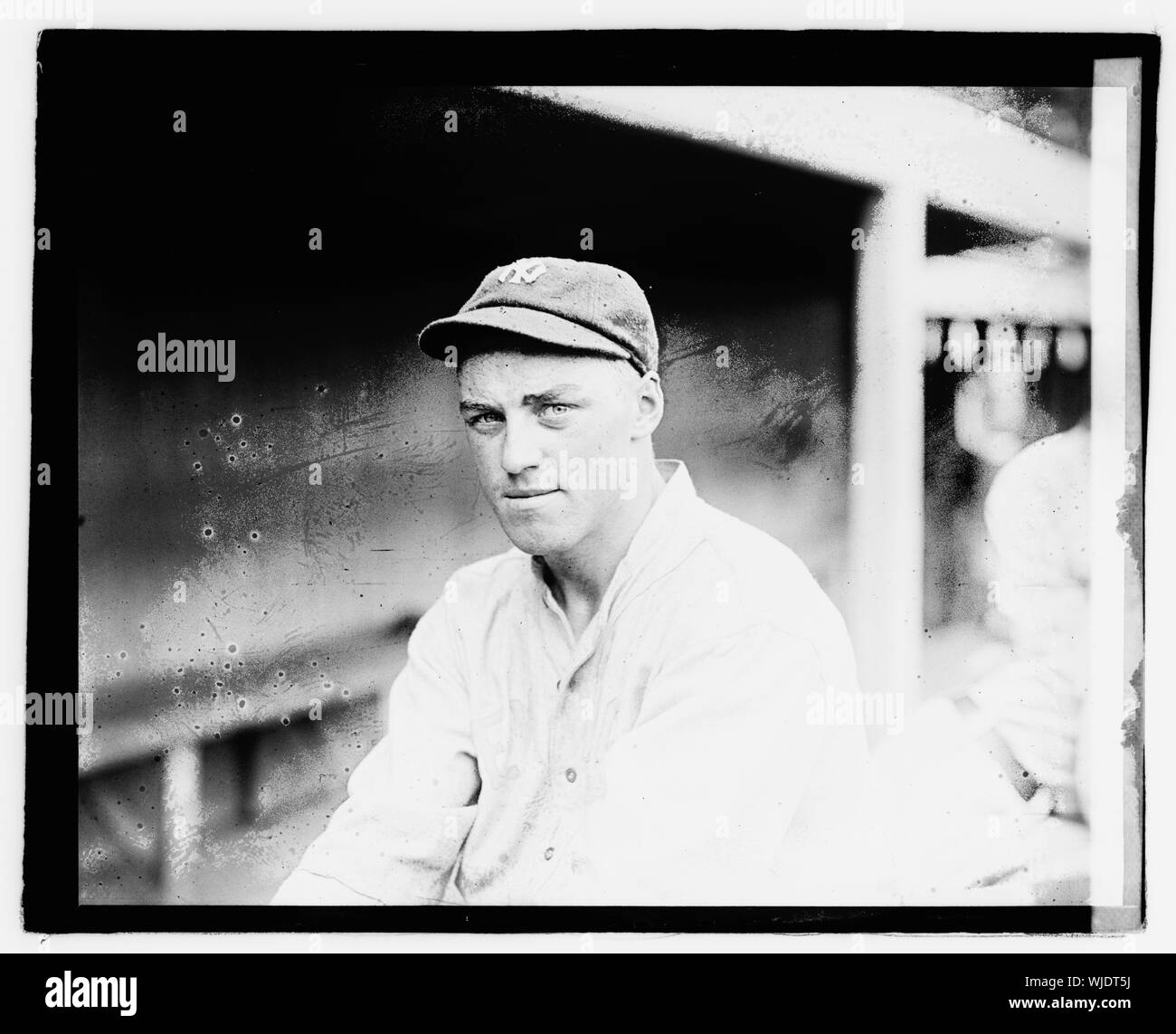 Hawks flying Black and White Stock Photos & Images - Alamy