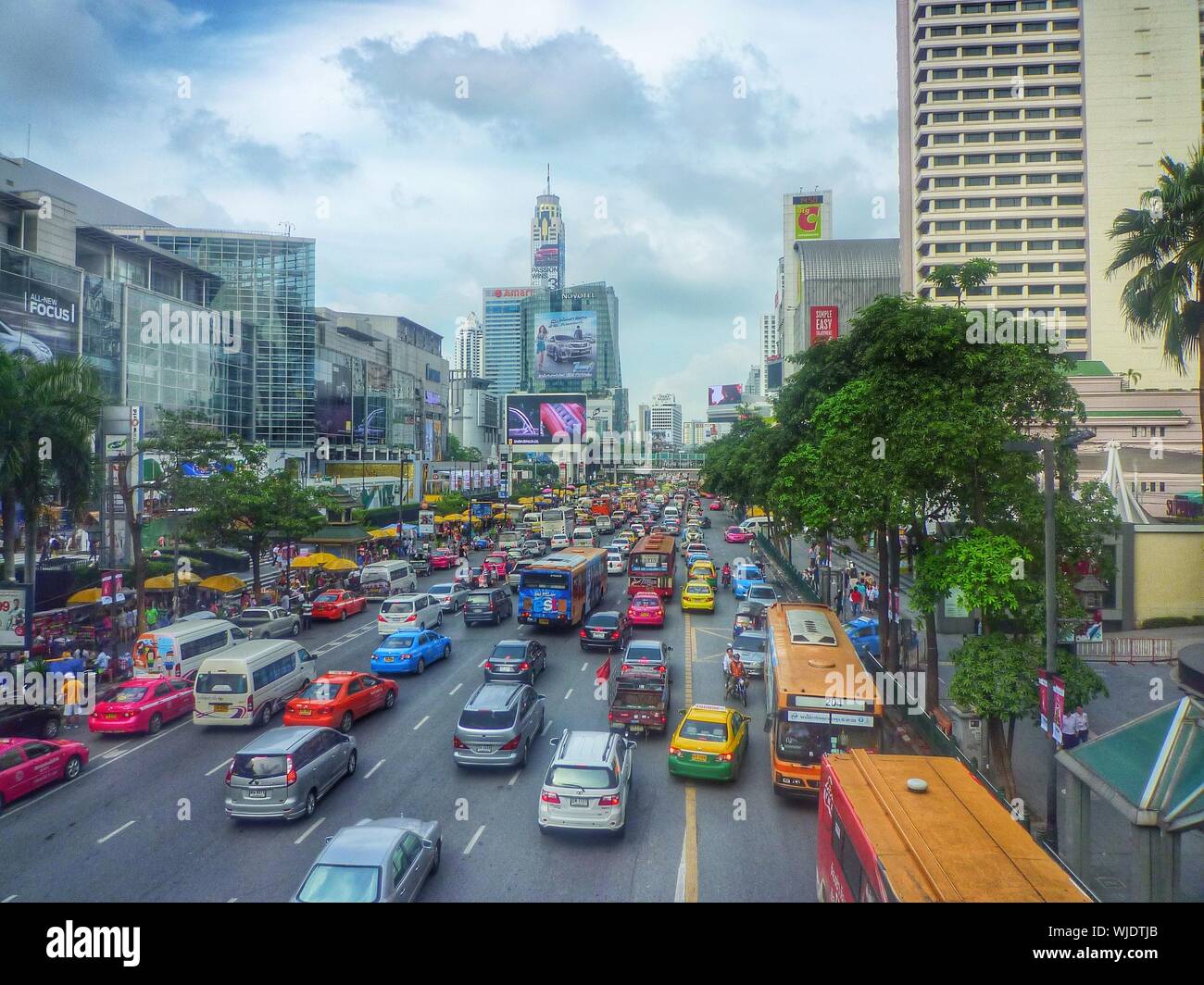 Cars Moving On A Road High Resolution Stock Photography and Images - Alamy