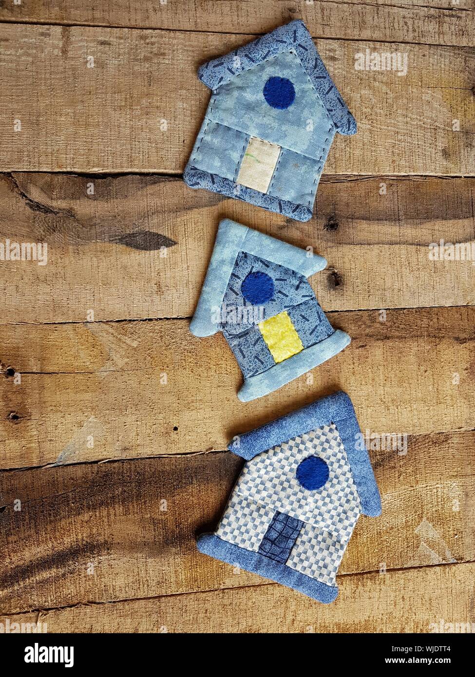 Objects on wood hi-res stock photography and images - Alamy