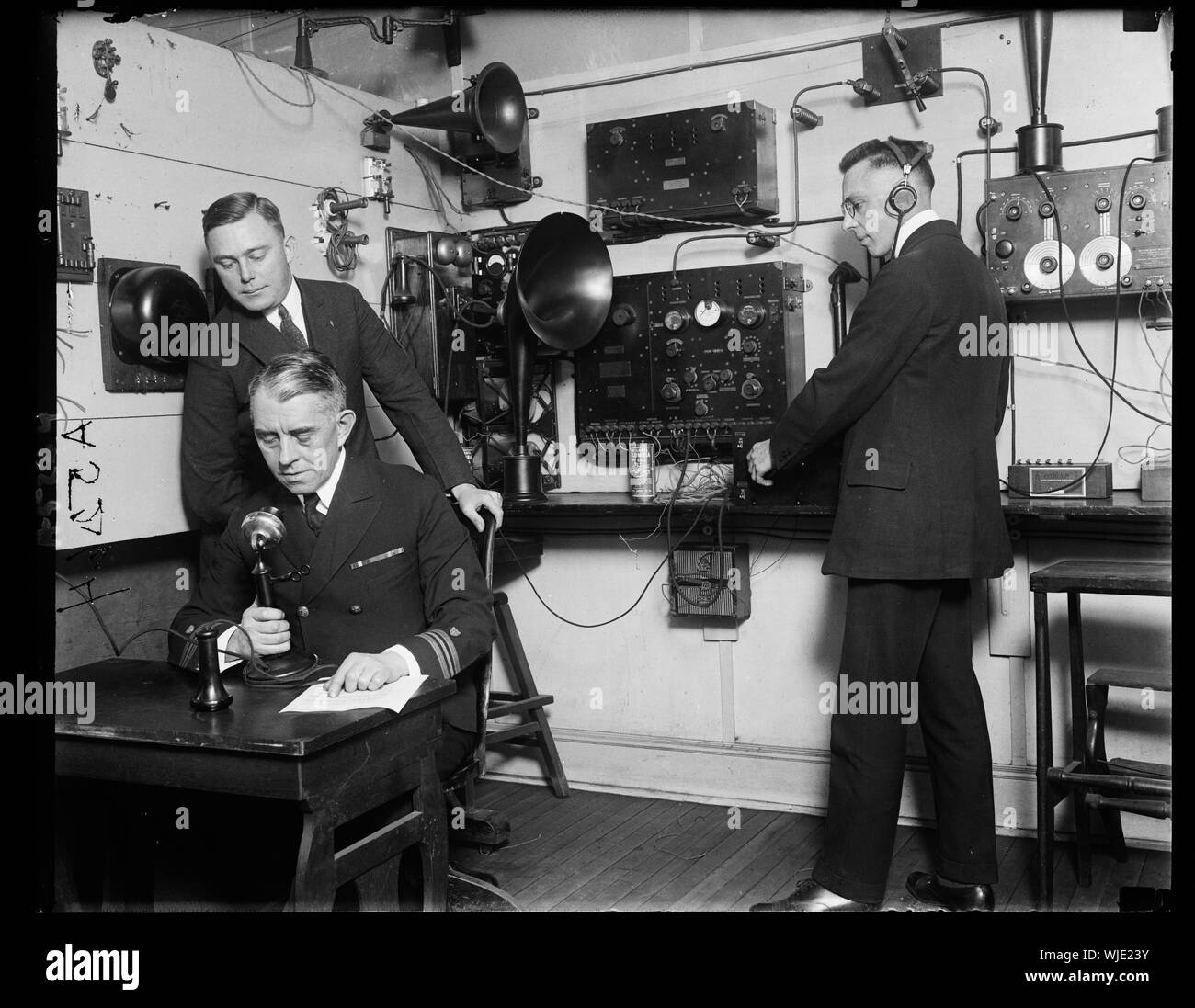 Radio receiving set hi-res stock photography and images - Alamy