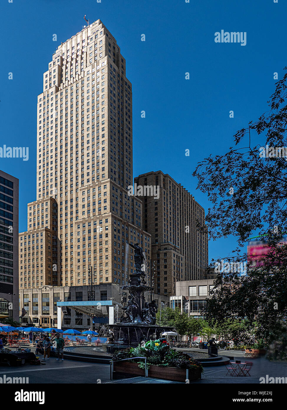 Fountain square hi-res stock photography and images - Alamy