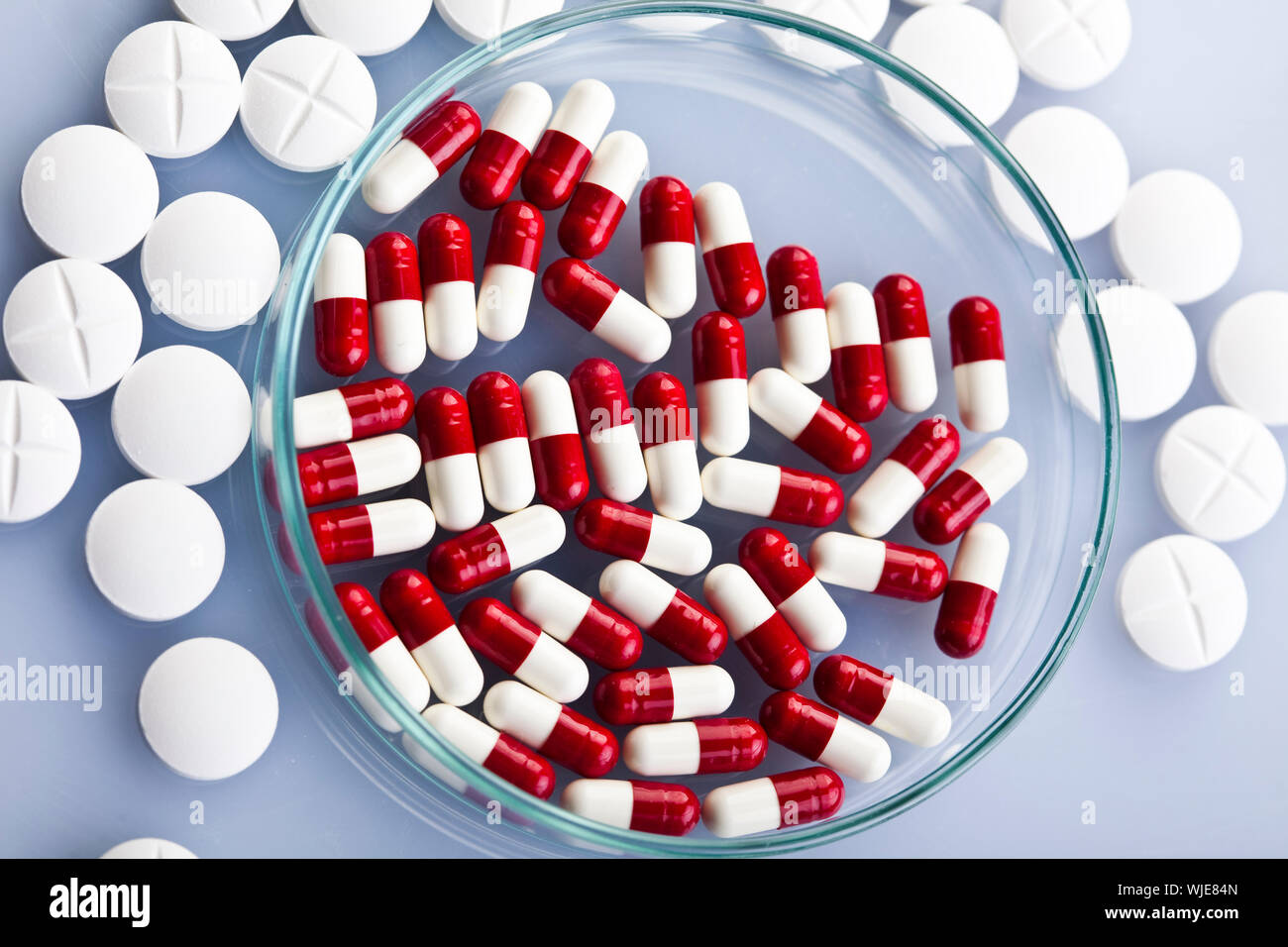 Medicines hi-res stock photography and images - Alamy