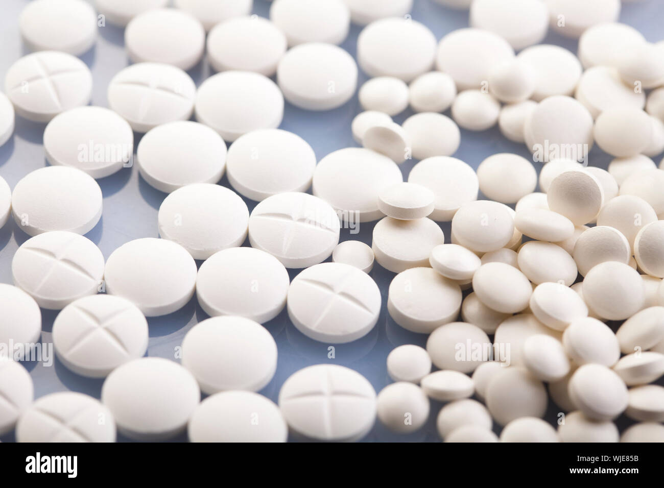Tablets pill hi-res stock photography and images - Alamy