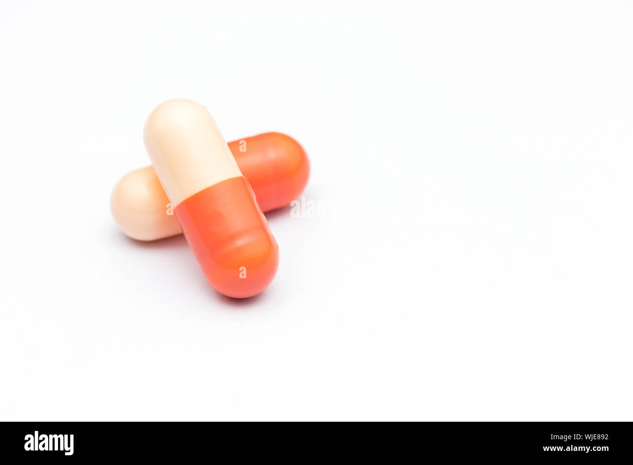 Single capsule pill angle hi-res stock photography and images - Alamy