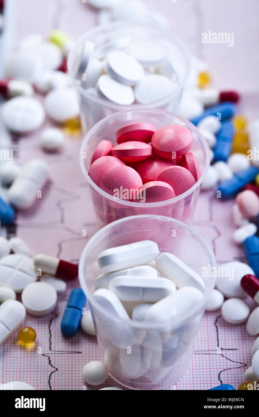 Vitamins, pills and tablets Stock Photo - Alamy