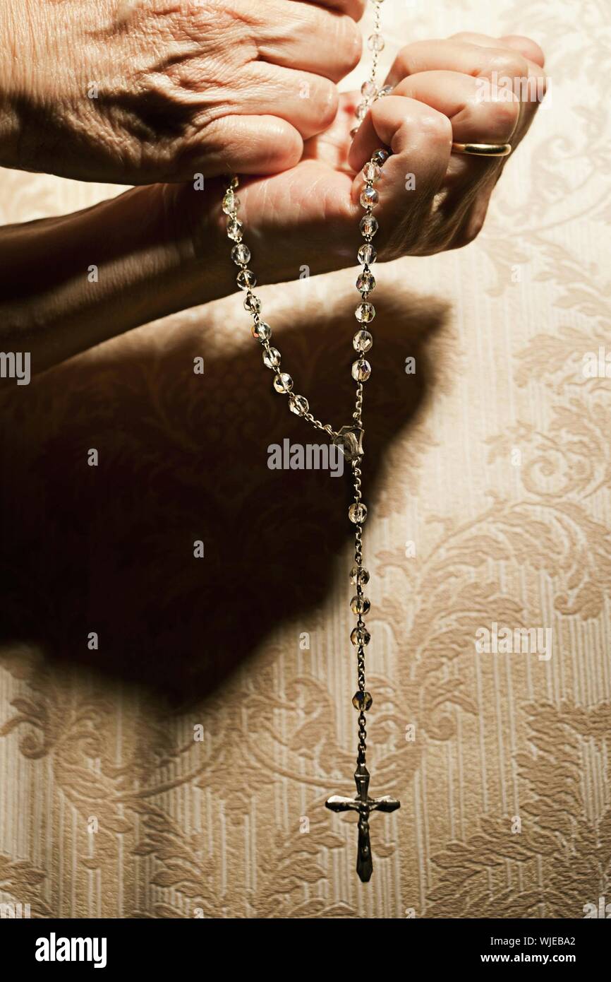 Prayer hands rosary hi-res stock photography and images - Alamy