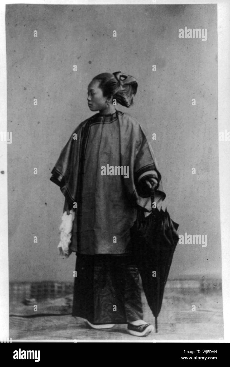 Hair headdress Black and White Stock Photos & Images - Alamy