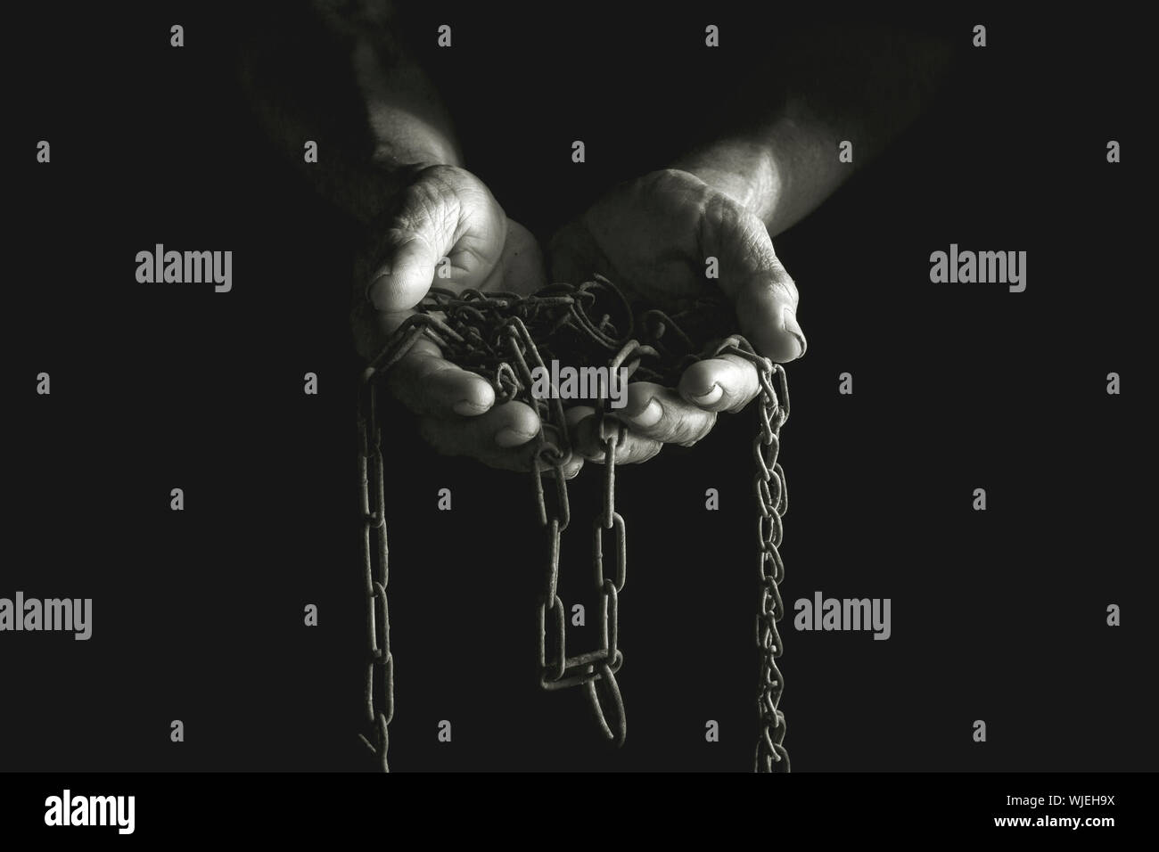 Human chain holding hands hi-res stock photography and images - Alamy