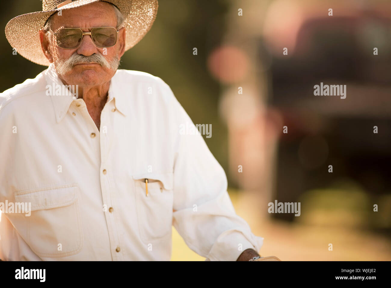 Front view elderly male farmer hi-res stock photography and images - Alamy