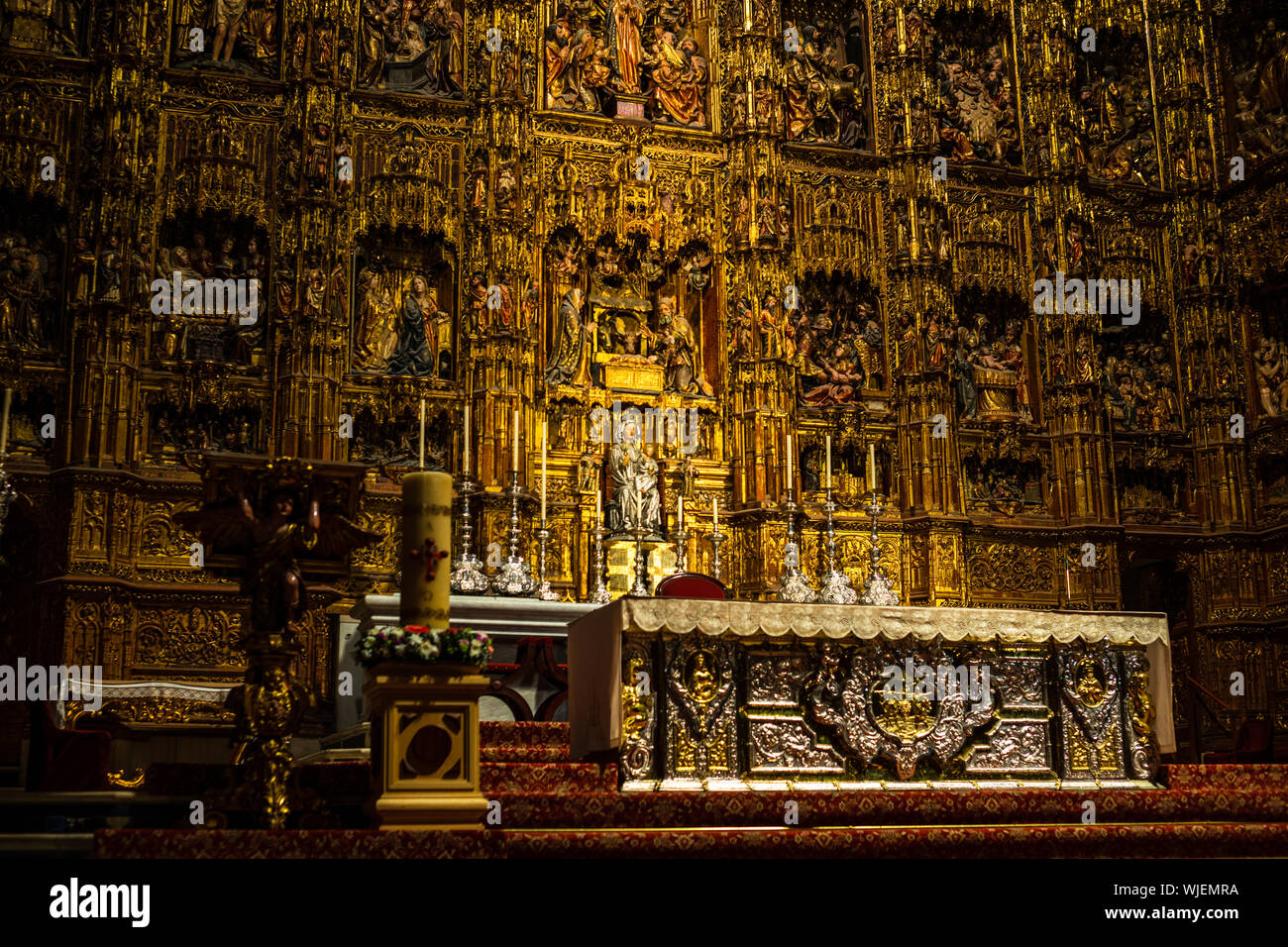 Altarpiece at the cathedral of seville hi-res stock photography and ...