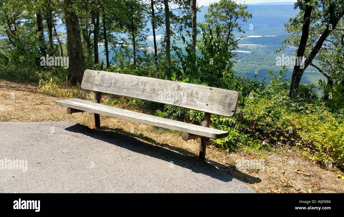 Roadside bench hi-res stock photography and images - Alamy