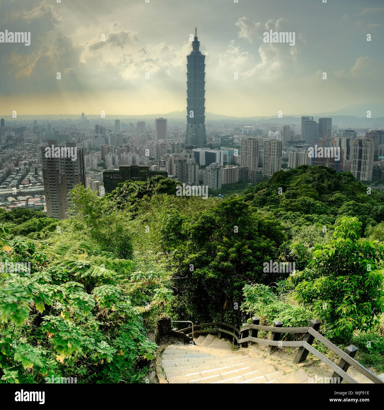 Dramatic cityscape of Taipei with famous landmark 101 skyscraper and ...