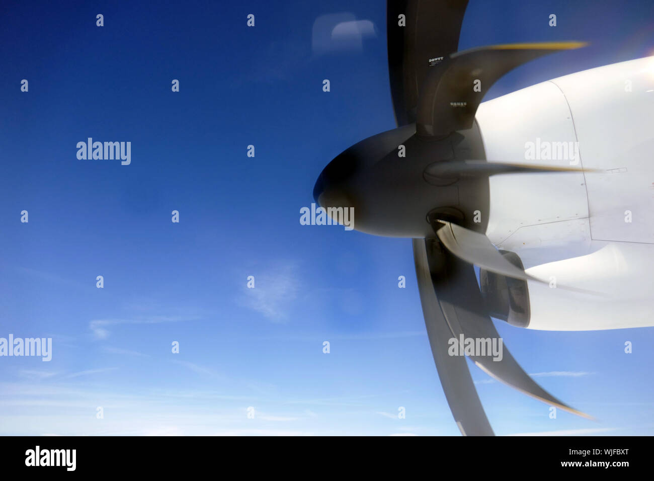 Airplane propeller spinning hi-res stock photography and images - Alamy