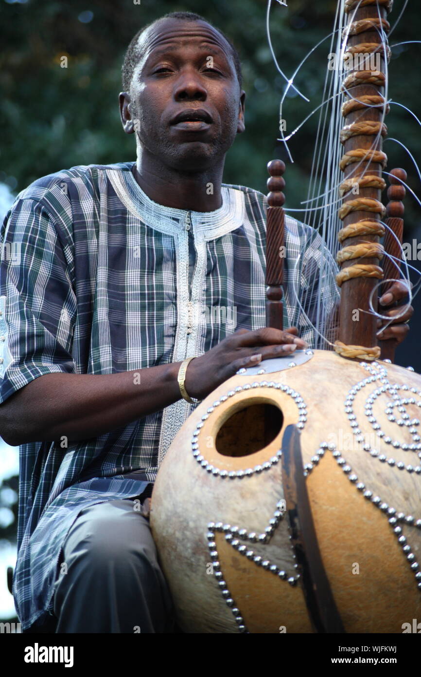 African man with musical instrument hi-res stock photography and images ...