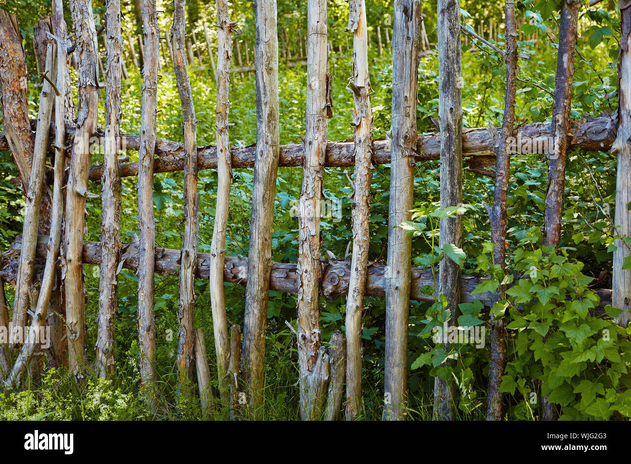 Primitive wooden fence hi-res stock photography and images - Alamy