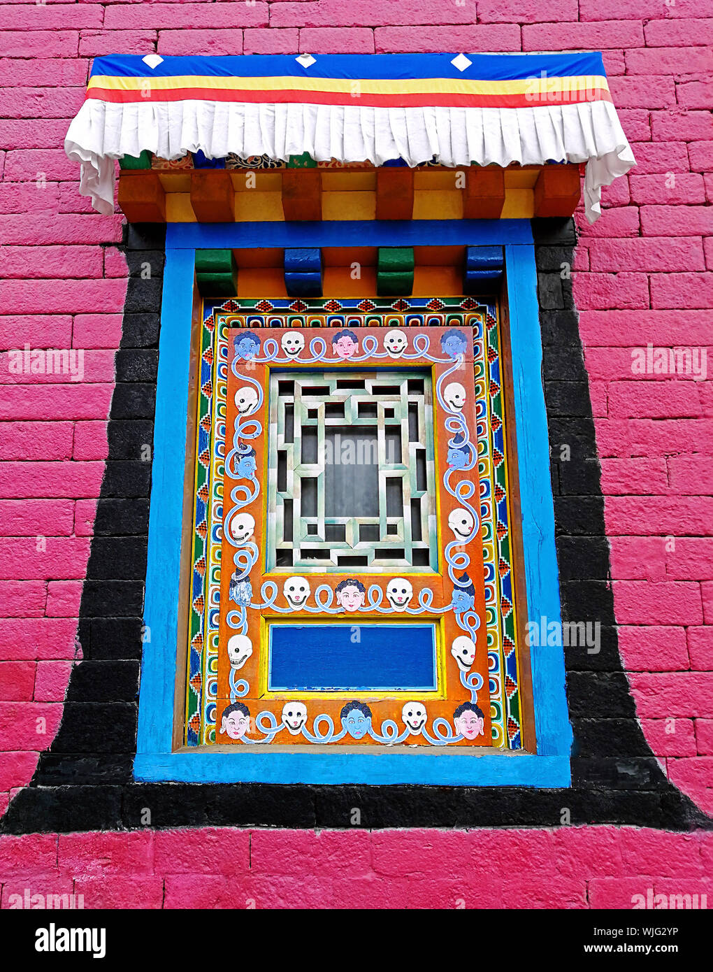 Tibetan house window tibet hi-res stock photography and images - Alamy
