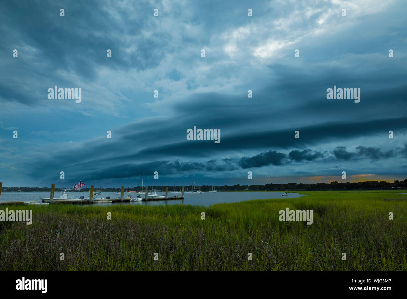 Fast moving storm hi-res stock photography and images - Alamy