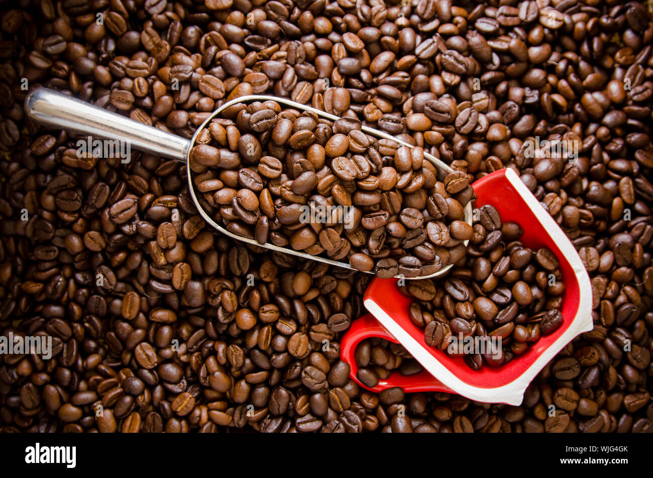 Broken coffee cup hi-res stock photography and images - Alamy