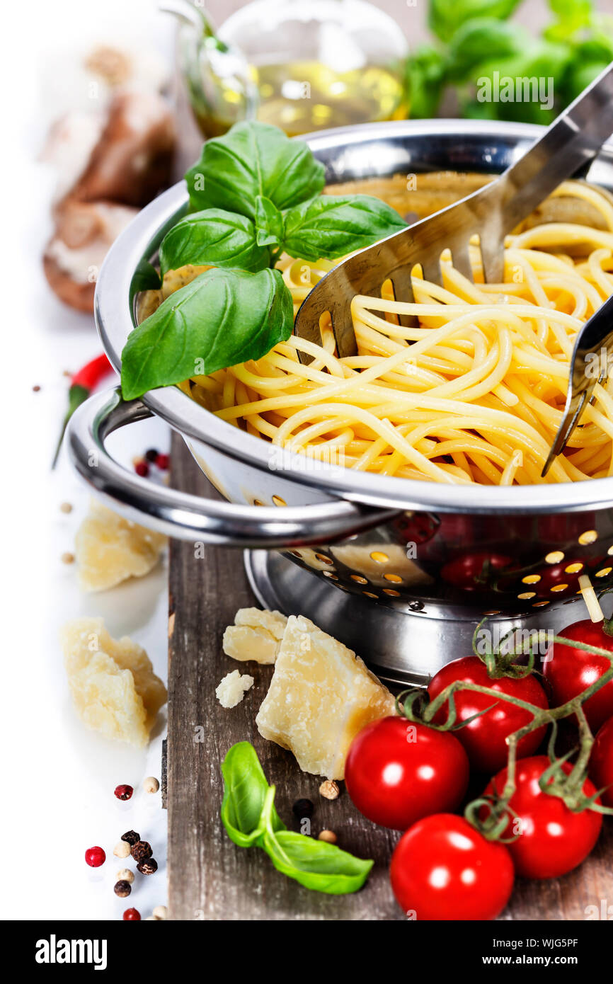 Freshly made spaghetti with italian ingredients Stock Photo - Alamy