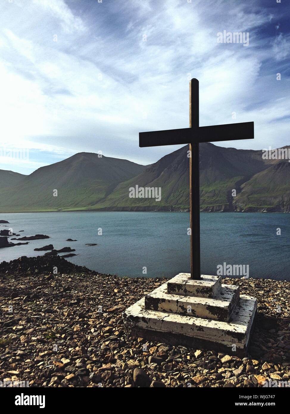 Cross the lake hi-res stock photography and images - Alamy