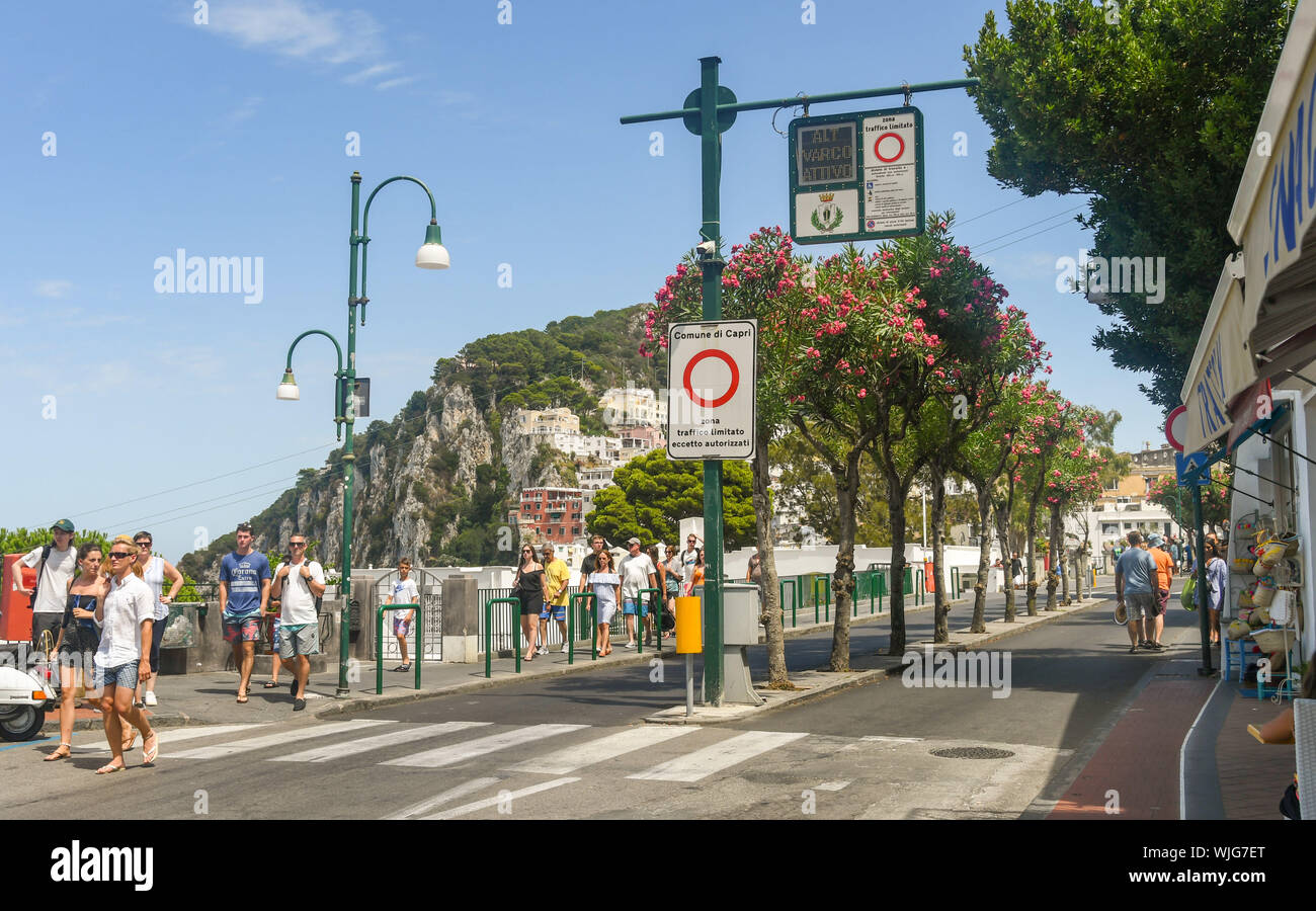 Signs in capri hi-res stock photography and images - Alamy