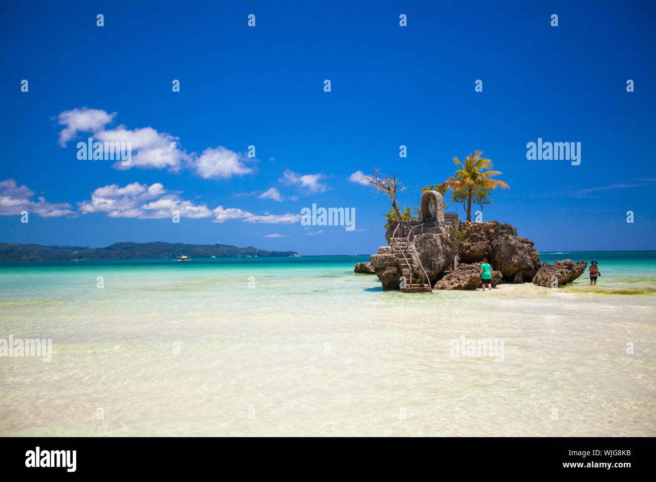 Perfect tropical beach with turquoise water in Boracay Stock Photo - Alamy