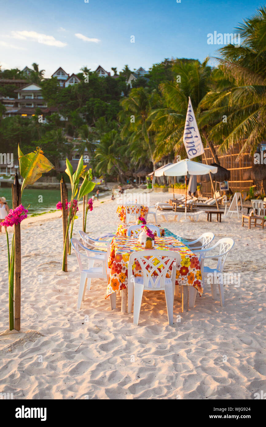 Outdoor cafe on the beach Stock Photo - Alamy