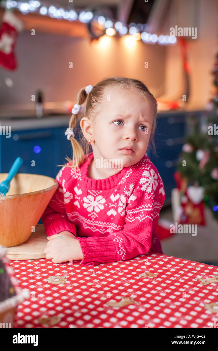 Gingerbread family sad hi-res stock photography and images - Alamy