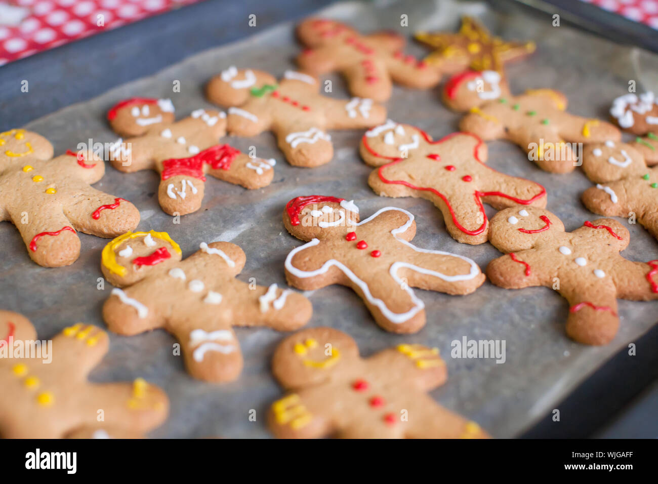 Raw gingerbread men with glaze on a baking sheet Stock Photo - Alamy