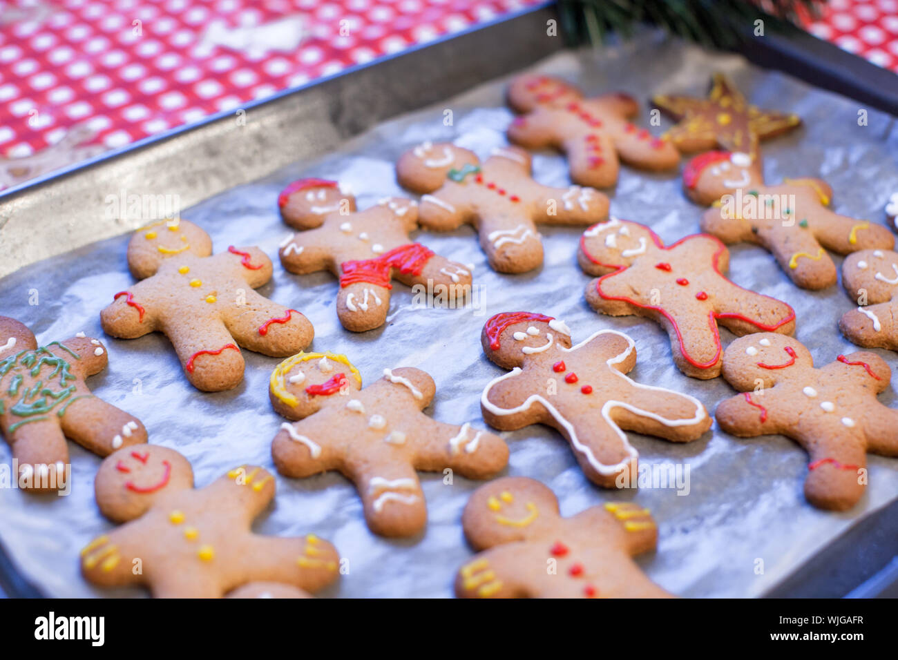 Raw gingerbread men with glaze on a baking sheet Stock Photo - Alamy