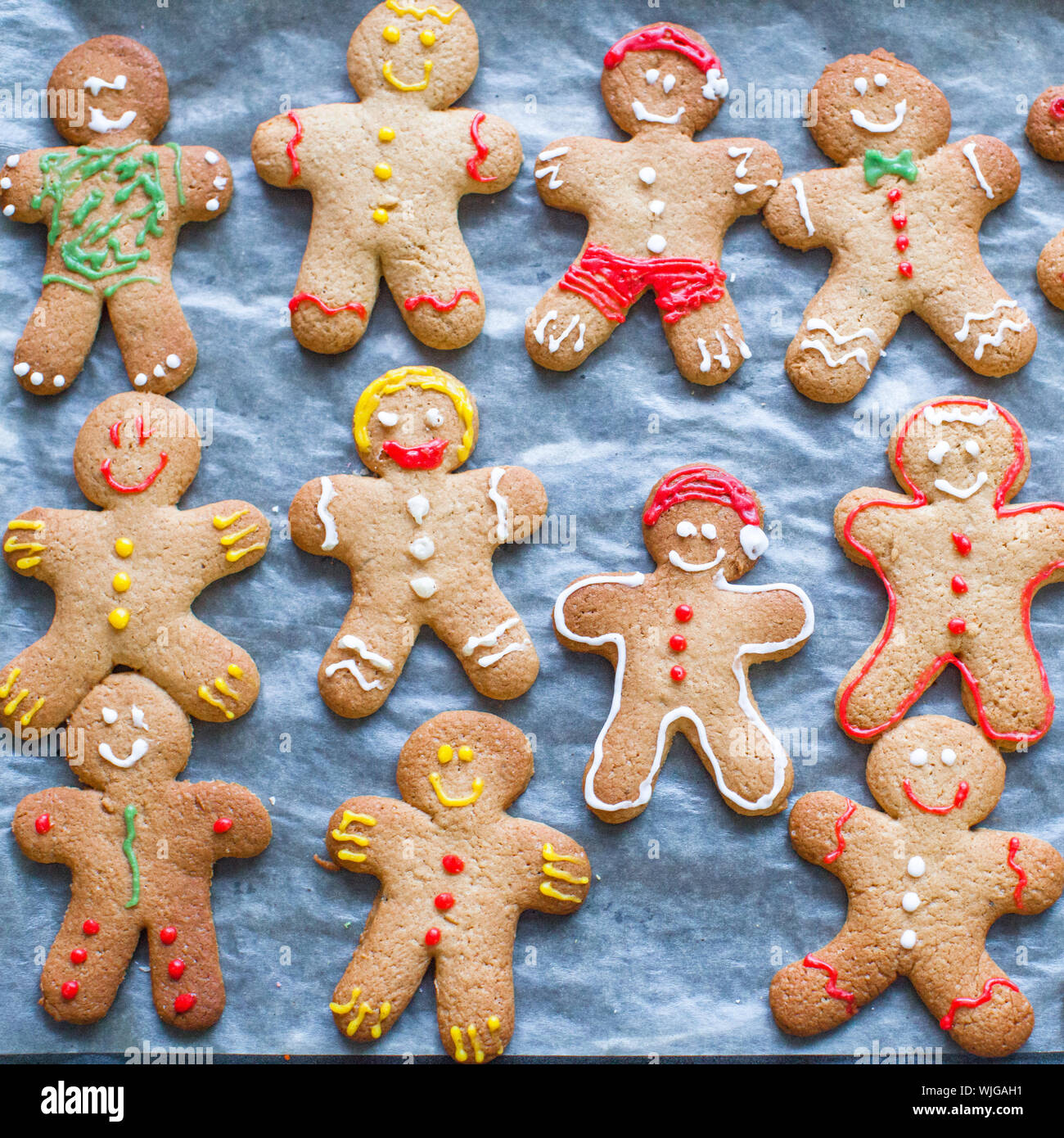 Cutting gingerbread men hi-res stock photography and images - Alamy