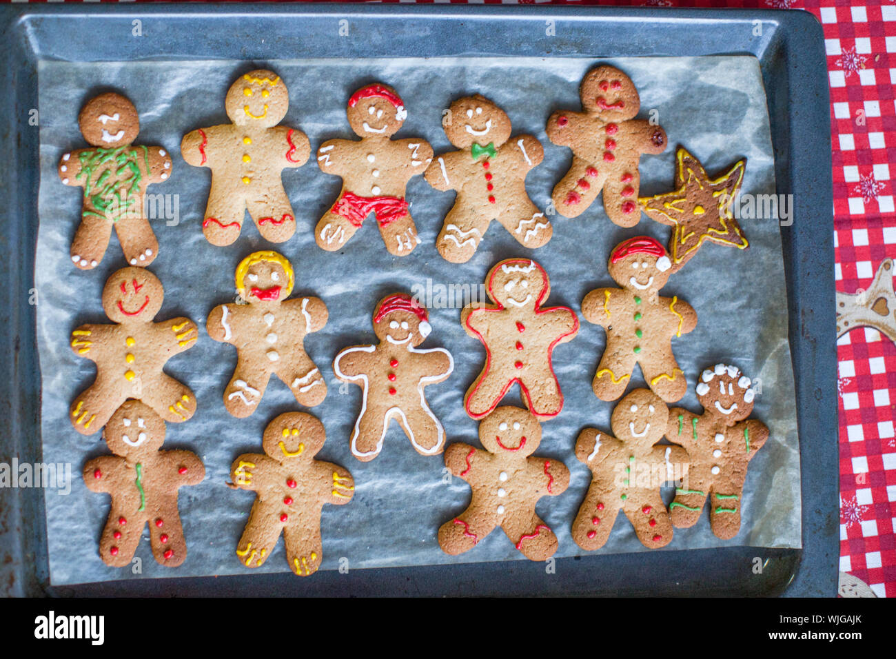 Raw gingerbread men with glaze on a baking sheet Stock Photo - Alamy