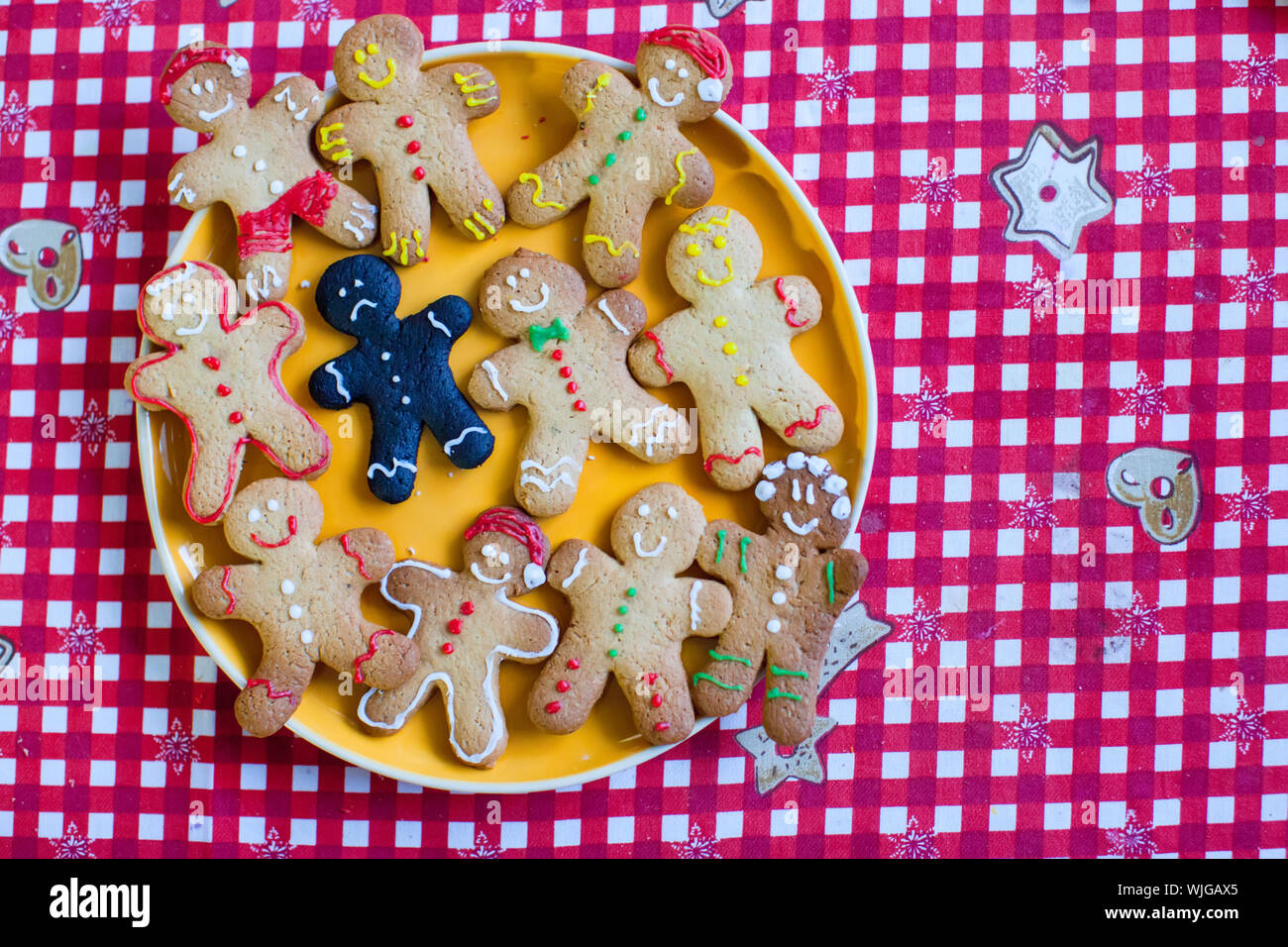 Sad Christmas burnt gingerbread man Stock Photo - Alamy