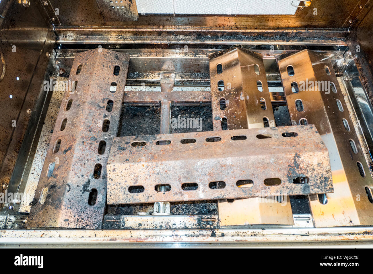 Dirty rusted barbecue grill hi-res stock photography and images - Alamy