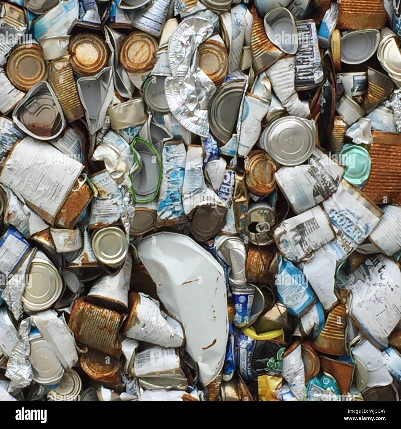 Tin_cans hi-res stock photography and images - Alamy