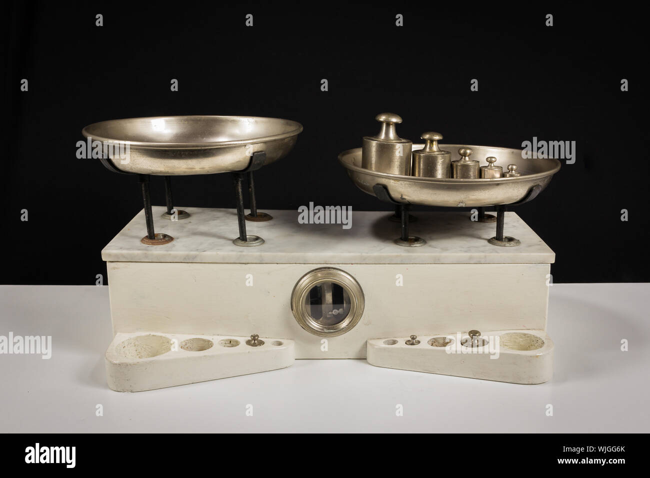 Antique scale studio hi-res stock photography and images - Alamy